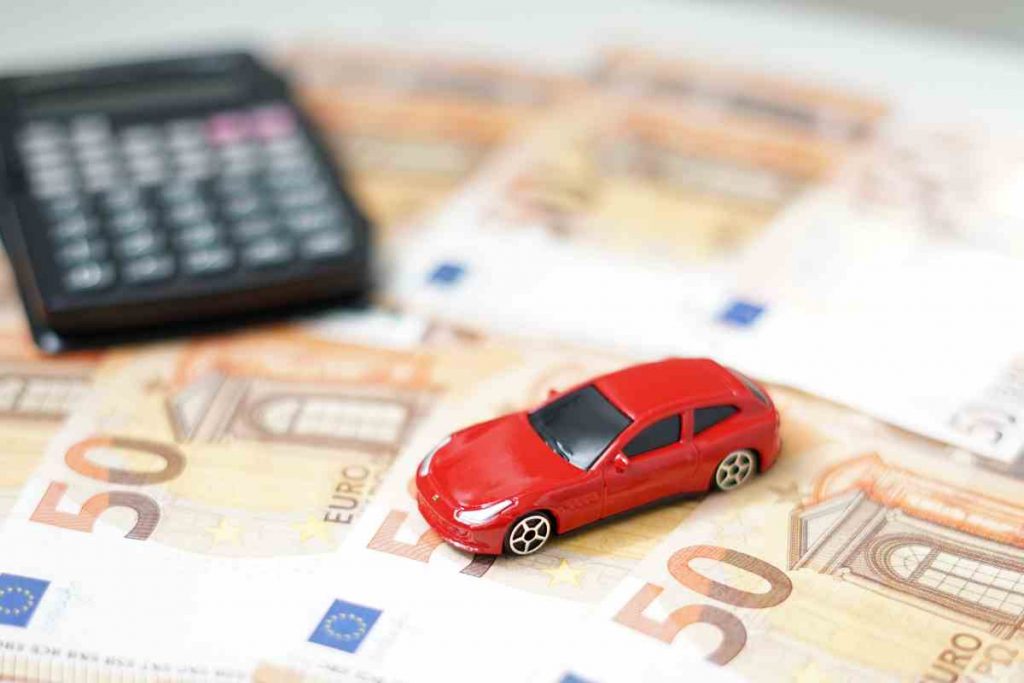 Bollo auto, quando va pagato e quanto costa: ecco tutte le informazioni