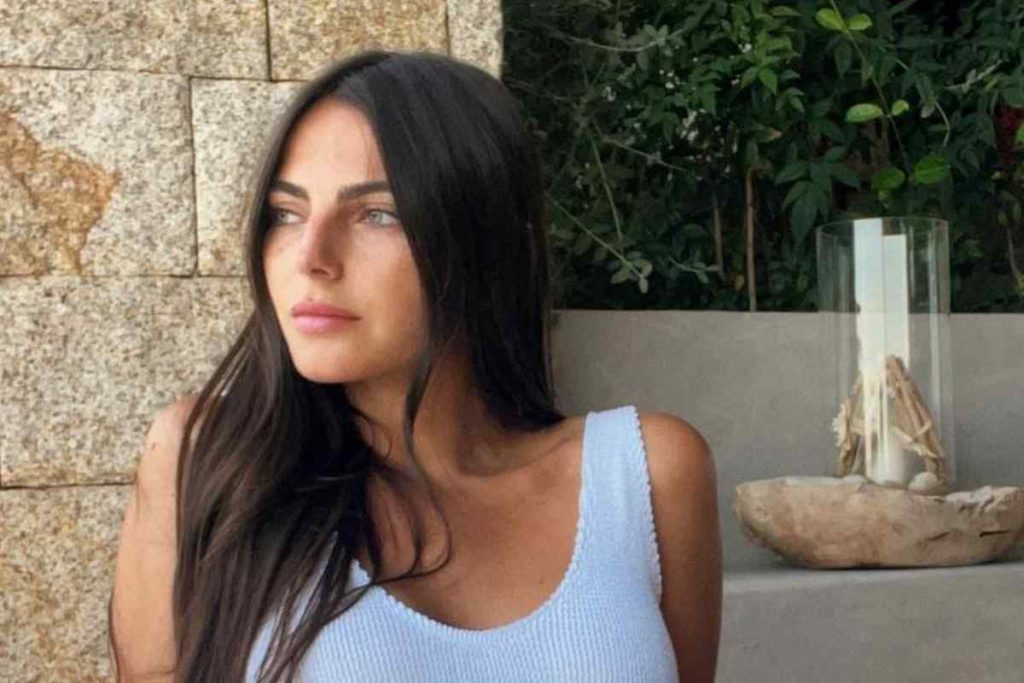 Kelly Piquet spacco mozzafiato e scollatura sublime: così è davvero ...