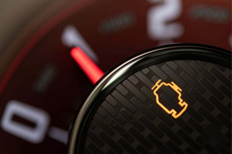 Spia motore accesa, con questo trucco risolvi in due minuti: e i ...