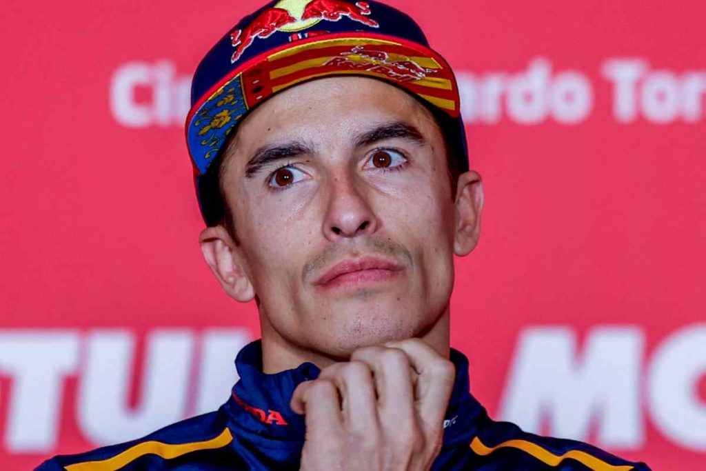 MotoGP, dramma per uno dei big: salvato da Marquez - Derapate
